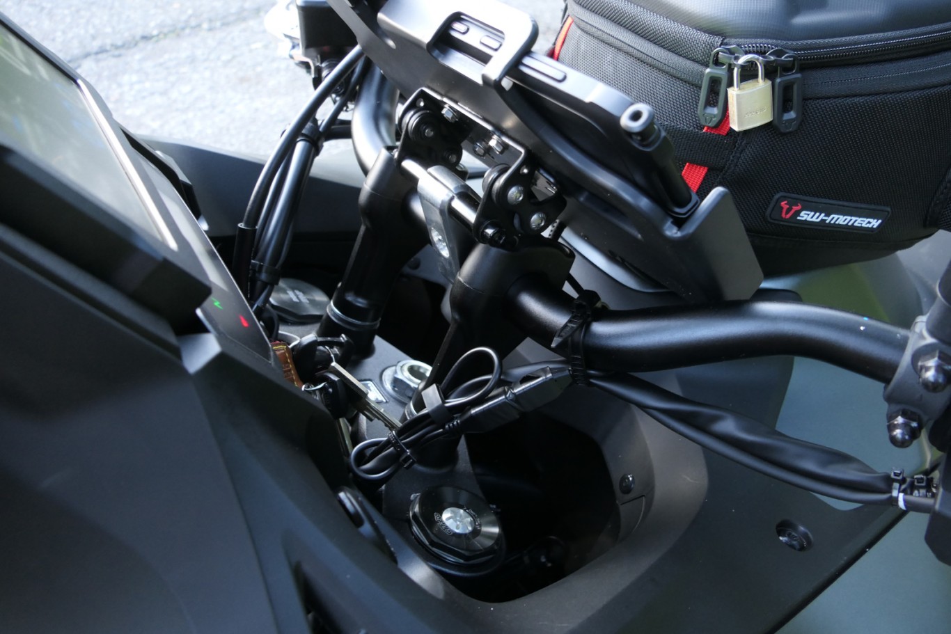 Accesory Socket Connector - Lighting, Electrical, and Wiring - NT1100 Forum